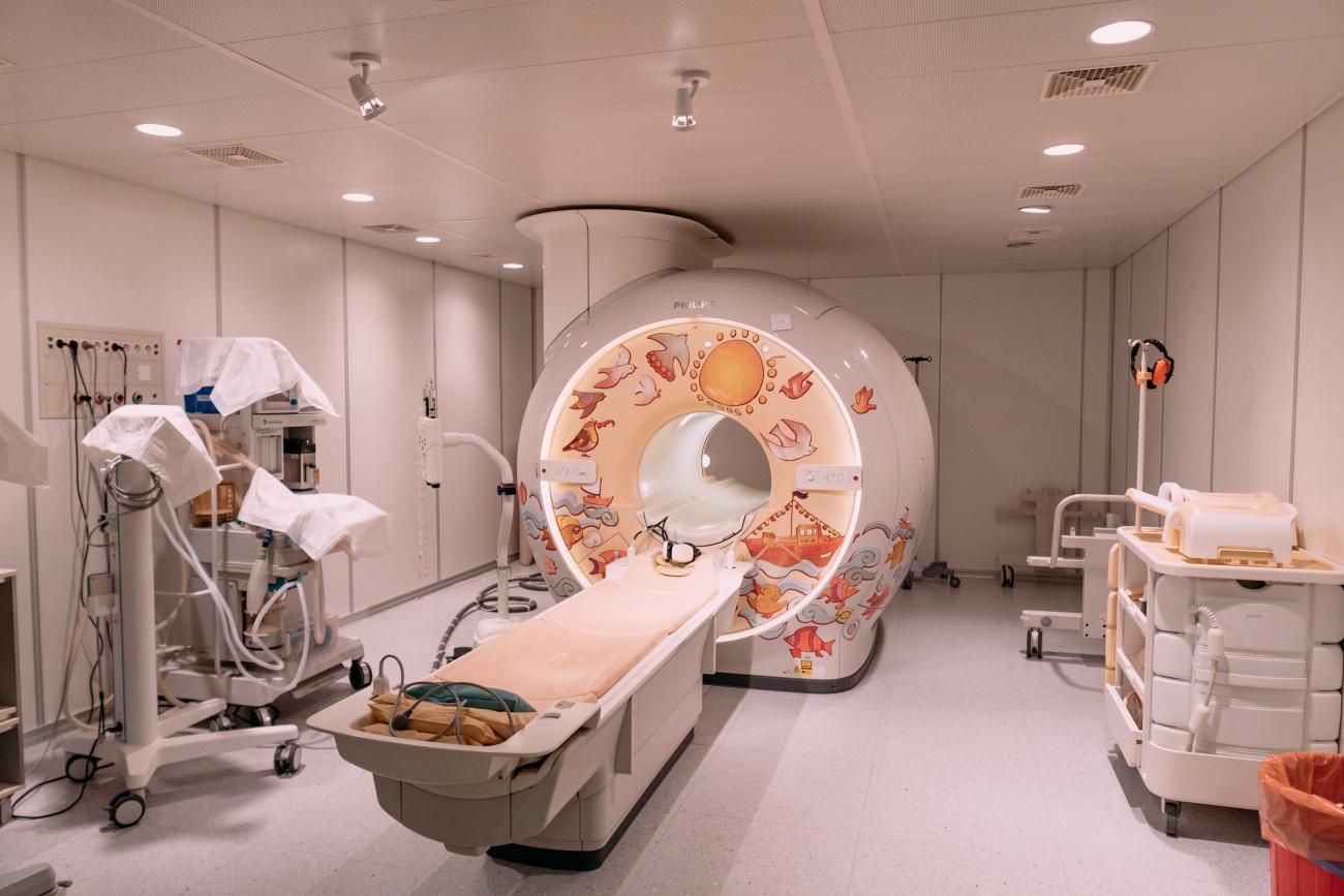 Magnētiskā rezonanse (MR)